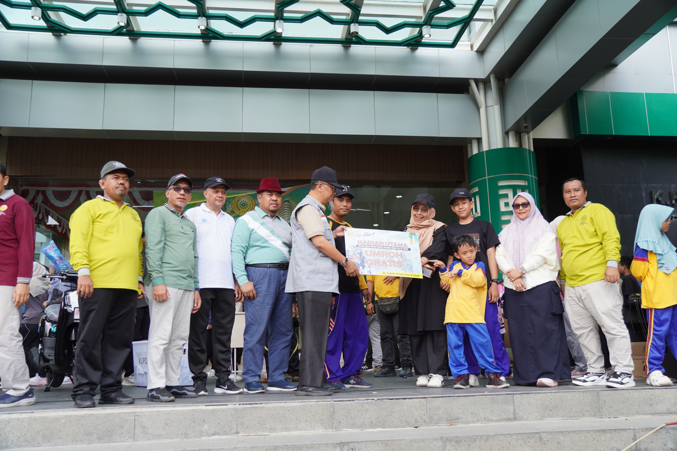 Gerak Jalan Sehat UMRI Dihadiri Ribuan Masyarakat Rebut Hadiah Utama ...
